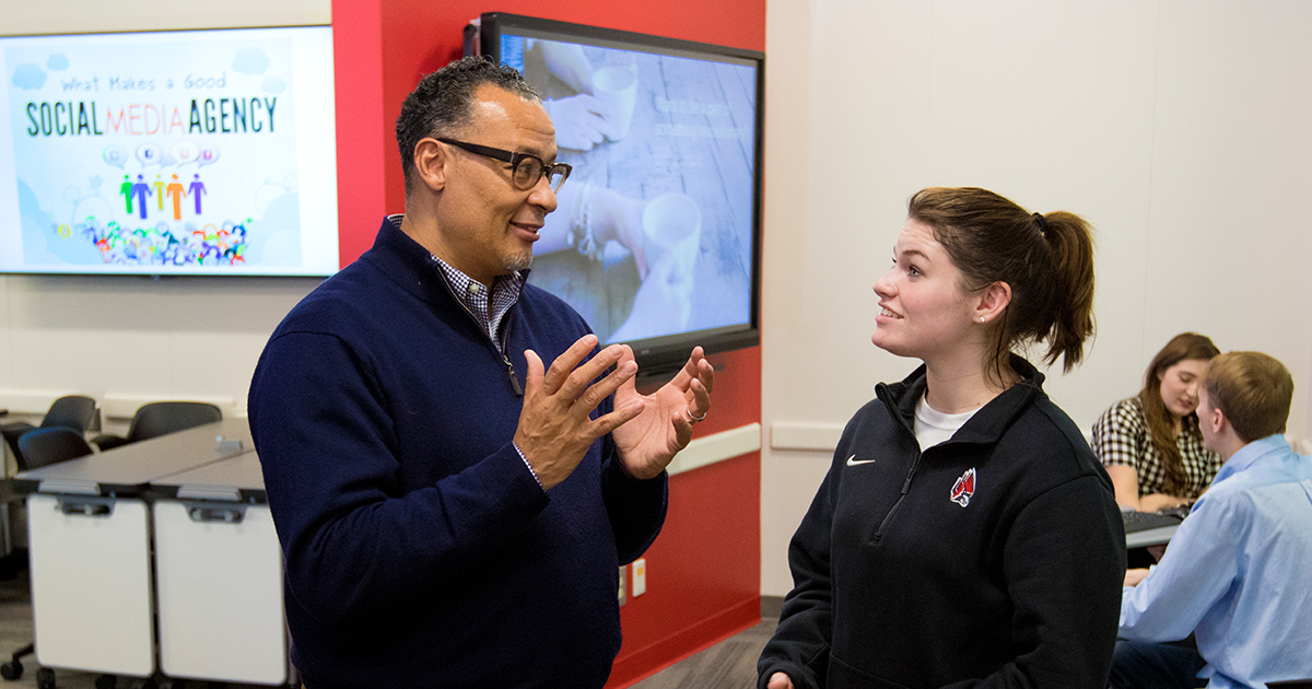 Social media center turns savvy students into digital marketing pros