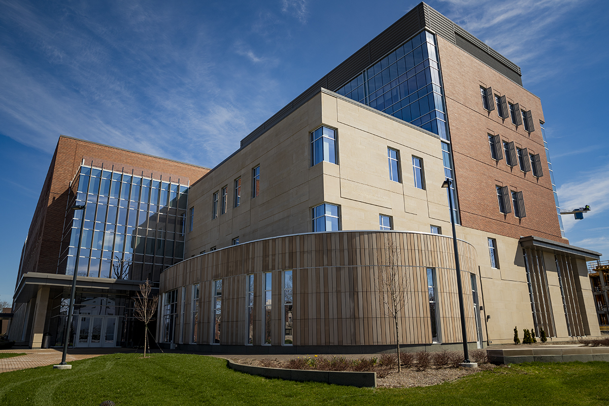 14 Photos of a Campus in Bloom - Ball State Magazine